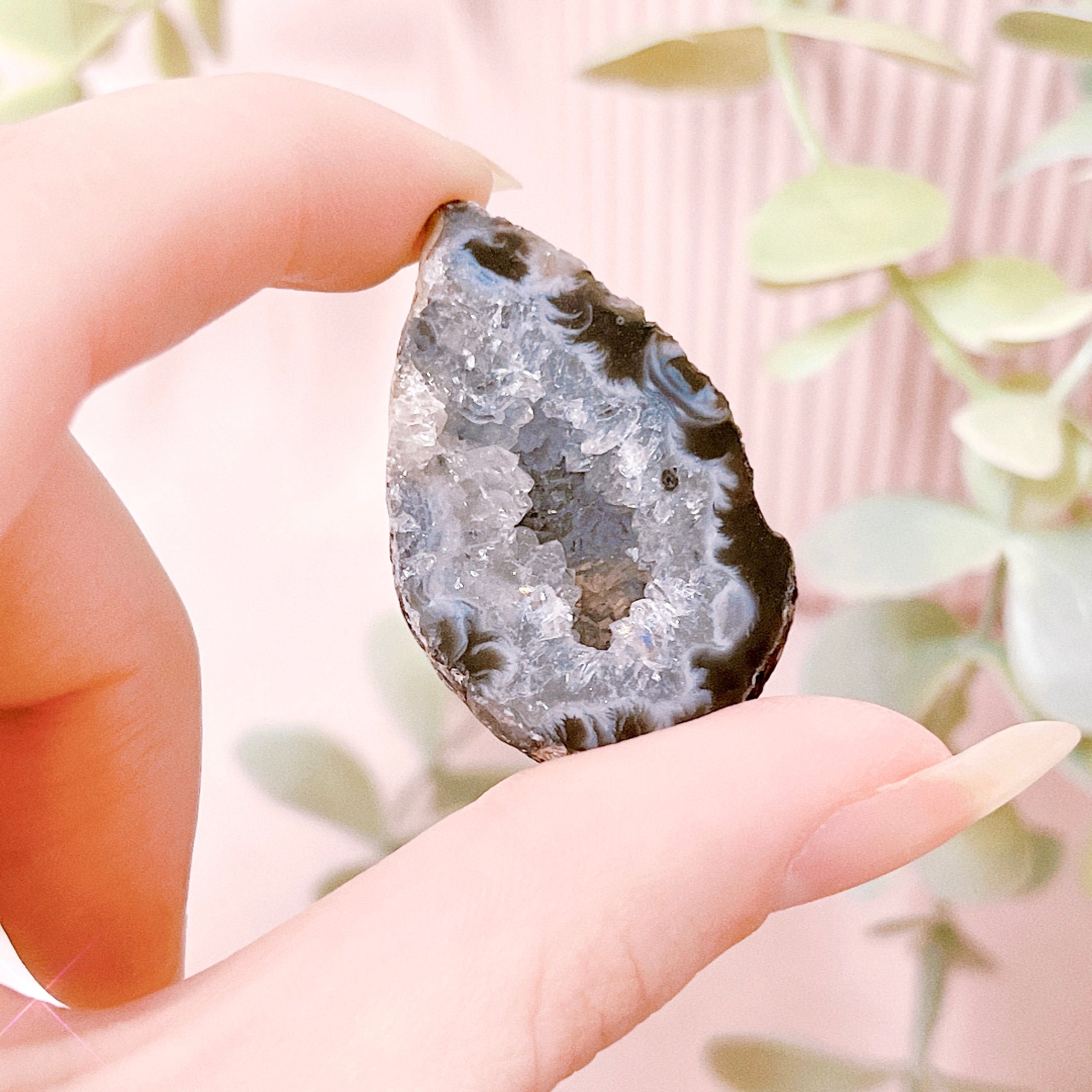 Oco Geode Half – Love Potion Crystals